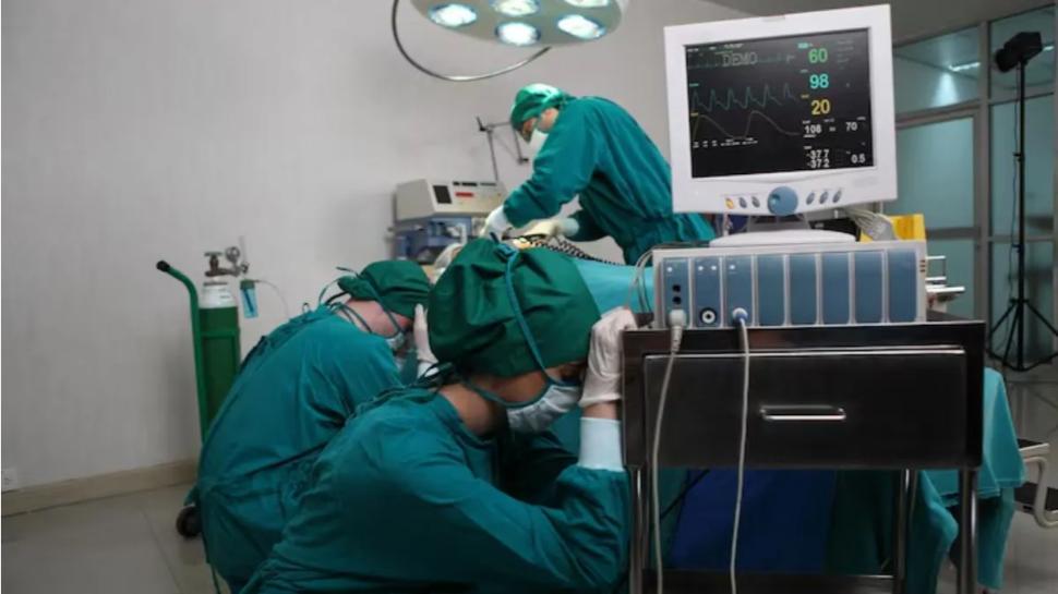 Pakistan doctor walked out of surgery midway for mating with female ...