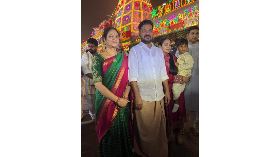Vaikuntha Ekadashi Uttara Dwara darshan 2025 Cm Revanth reddy and both ...