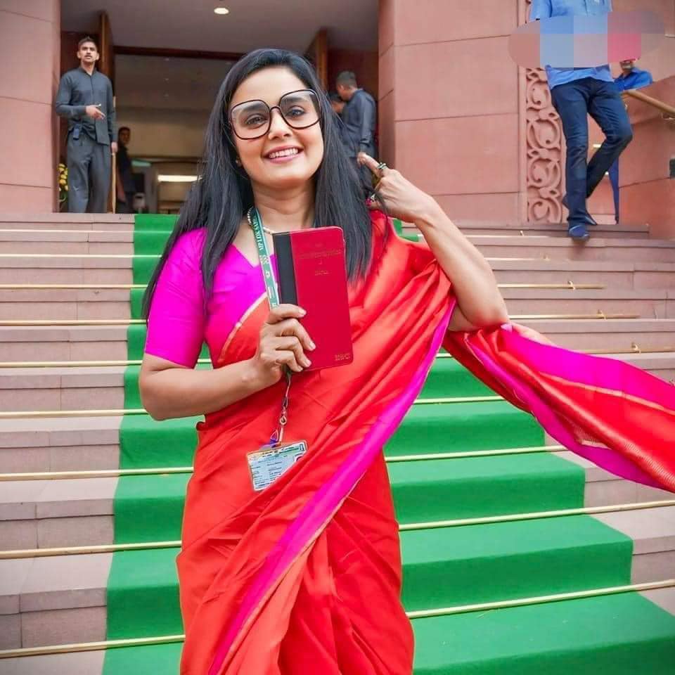 50 Years Old Mahua Moitra Third Marriage With 65 Years Old Pinaki Misra ...