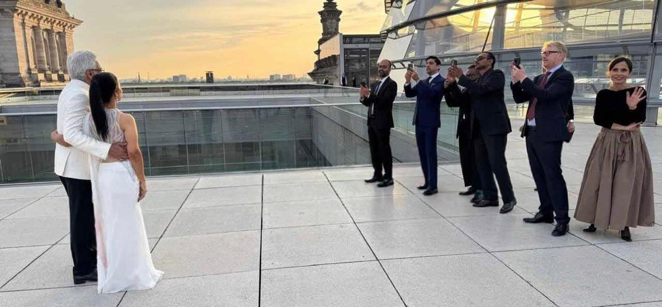 50 Years Old Mahua Moitra Third Marriage With 65 Years Old Pinaki Misra ...