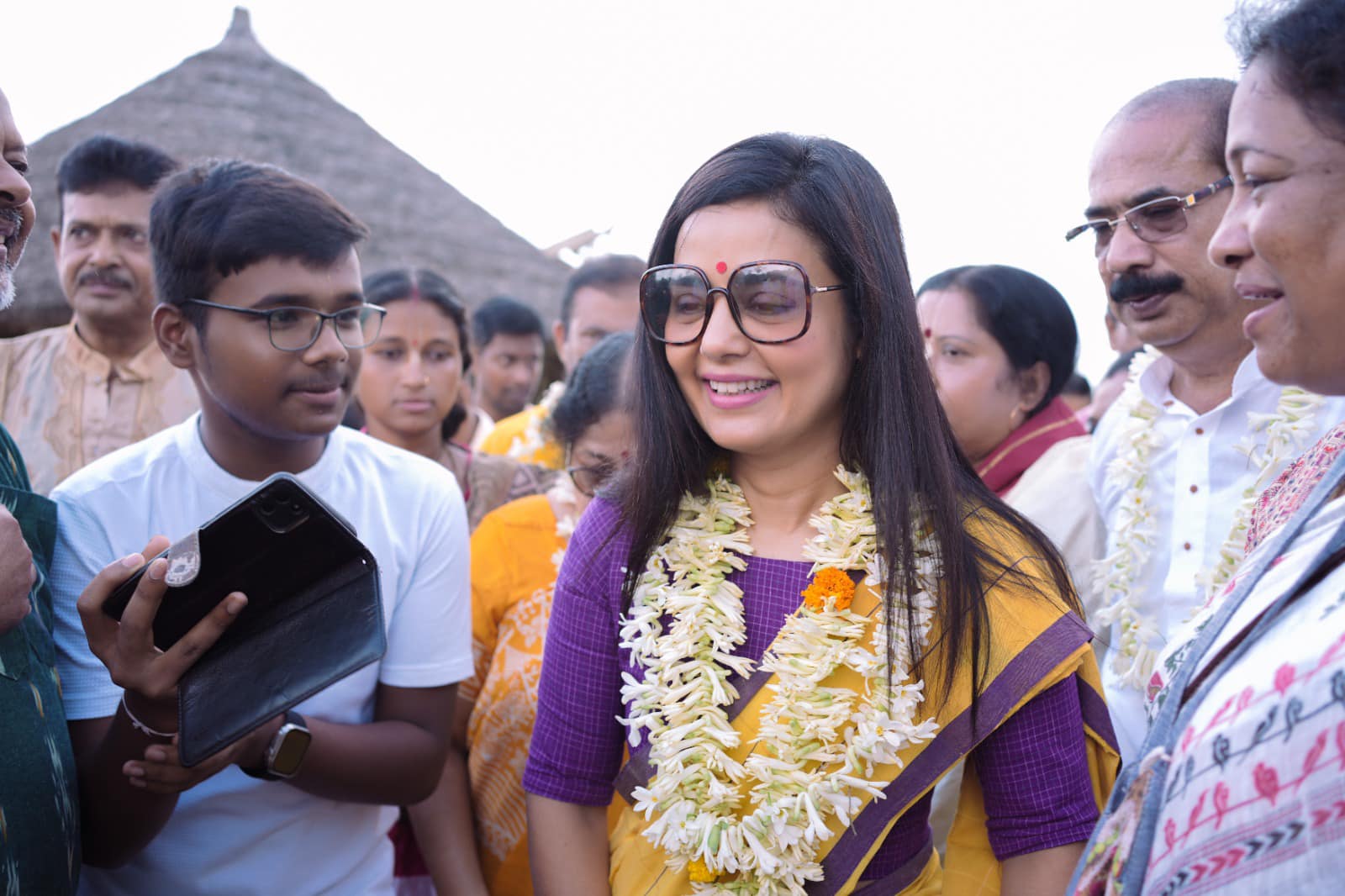 50 Years Old Mahua Moitra Third Marriage With 65 Years Old Pinaki Misra ...