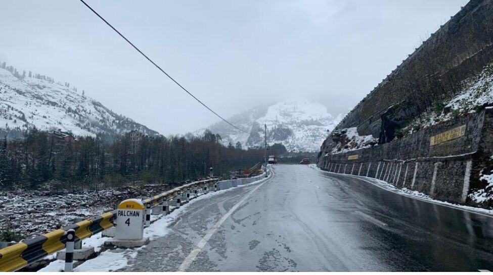 Manali Snowfall: మంచుదుప్పటి పర్చుకున్న మనాలీ రమ్మంటోంది..చూసొద్దామా ...