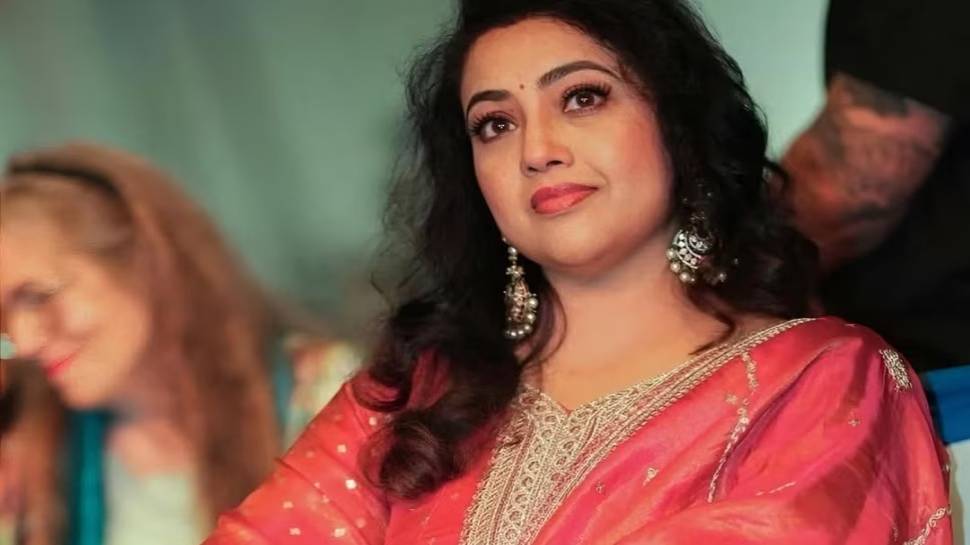 Meena Shocking Comments On Star Actor He Forced Me While Movie Shooting ...