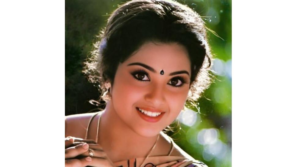 Actress Meena Shocking comments on Actor mohan babu and Tollywood ...