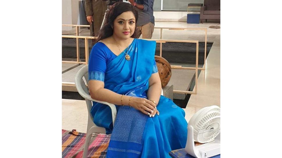 Actress Meena recollects her Acting as Heroine and fires on fake ...