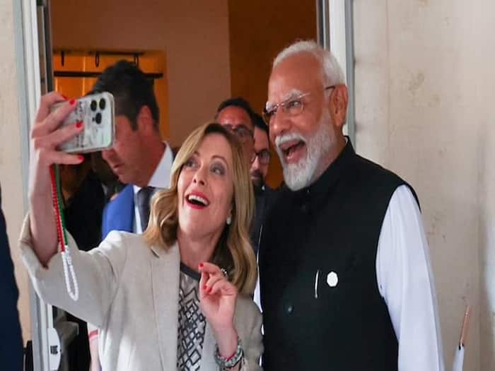 Italian prime minister gerorgia meloni selfie with pm narendra modi in ...