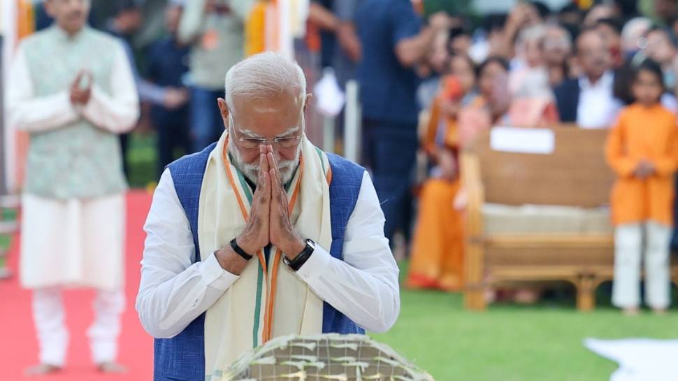 Know About PM Narendra Modi Watch Price How Much Value Lakhs Or Crores ...