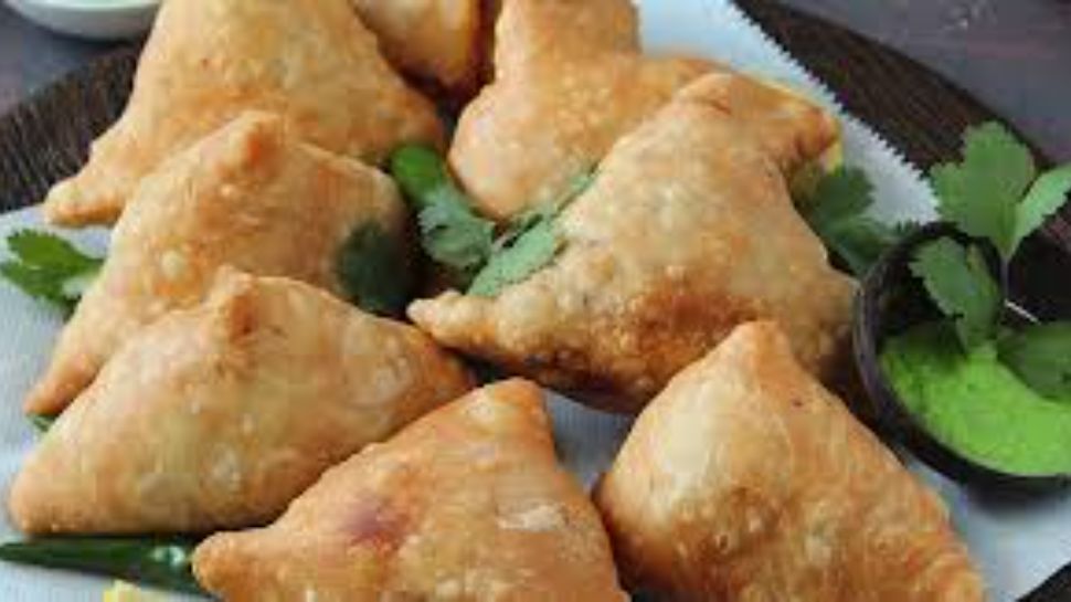 7 varieties of non-veg samosas for you to eat during tea time | Tea ...