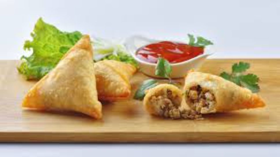 7 varieties of non-veg samosas for you to eat during tea time | Tea ...