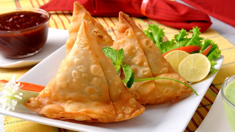 7 varieties of non-veg samosas for you to eat during tea time | Tea ...