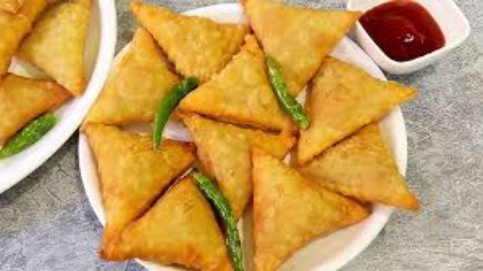 7 varieties of non-veg samosas for you to eat during tea time | Tea ...