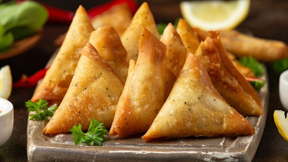 7 varieties of non-veg samosas for you to eat during tea time | Tea ...
