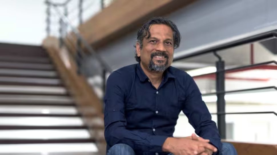 Zoho's Founder Who is Sridhar Vembu, The Man Behind India's Viral Messaging App Arattai telugu ...